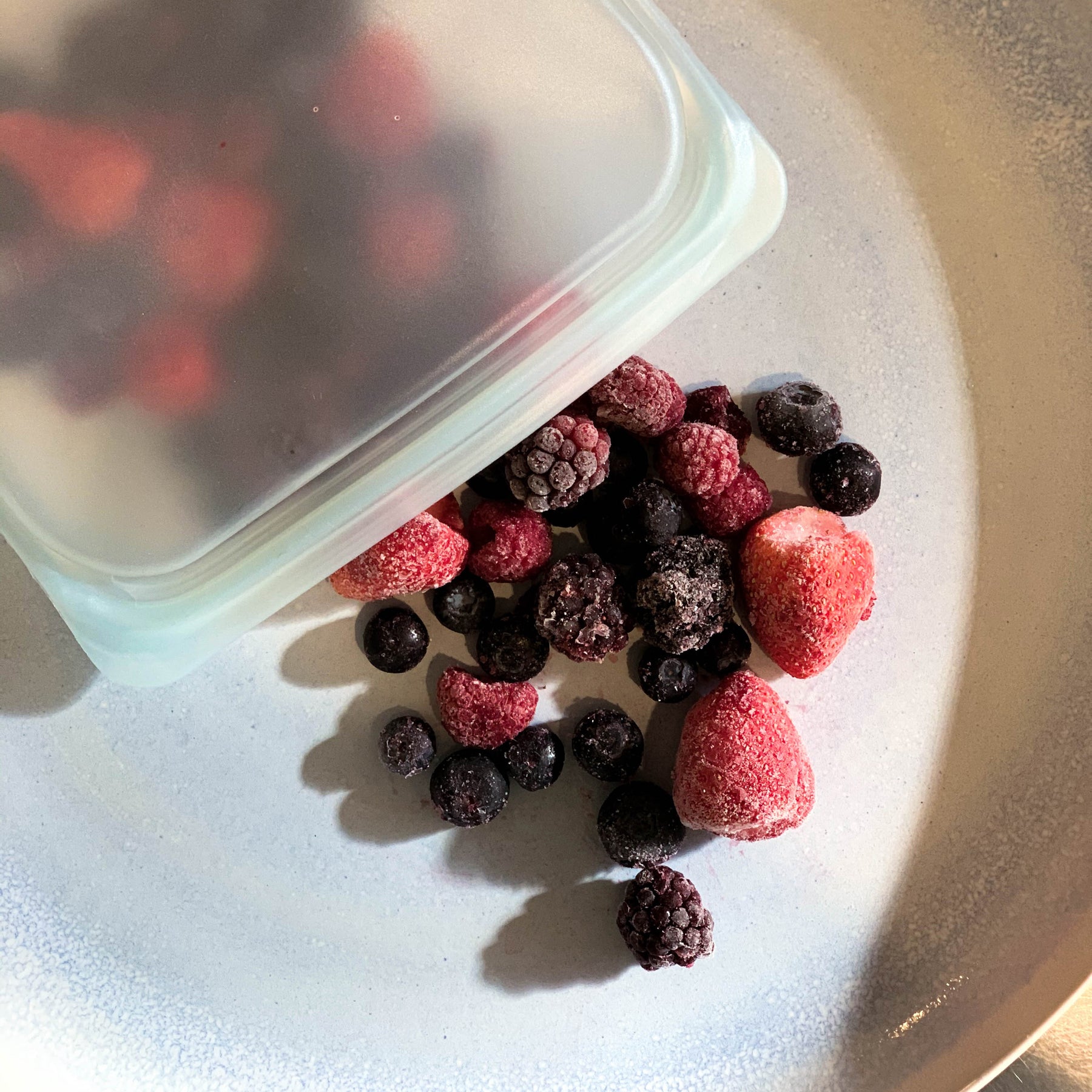 STASHER | REUSABLE SILICONE BAGS - The Waste-Free Home